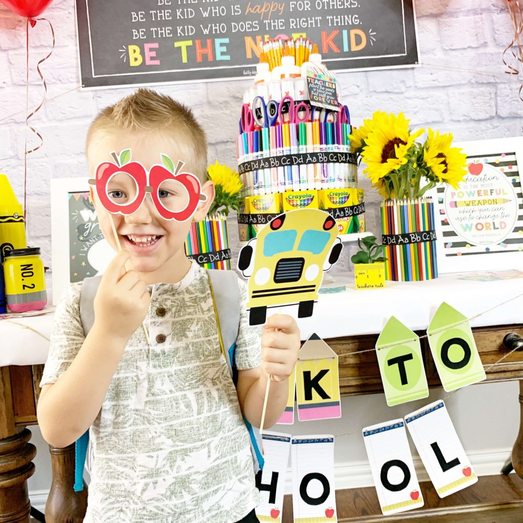 August Celebration Circle First Day of School Kit
